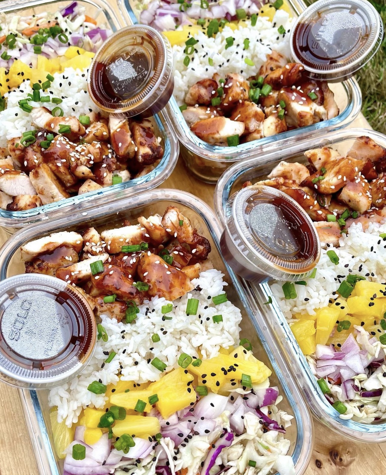 Skinny Hawaiian BBQ Chicken Meal Prep Bowls | Easy Recipe